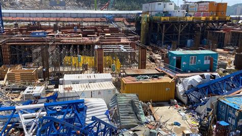 警方到天秤倒塌意外現場搜證 稱會調查有否刑事成分本地商業電台 881903