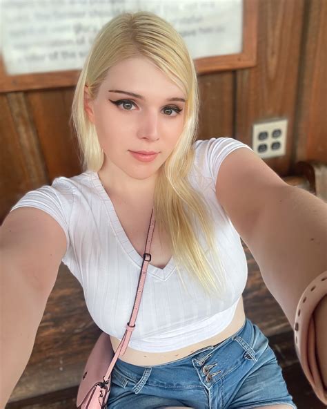 🏳️‍⚧️ Amanda Rae 🏳️‍⚧️ On Twitter Have A Seat With Her 👀 Yn