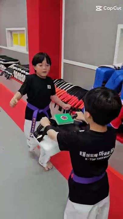 케이탑태권도 미트발차기 잡아랏 Youtube