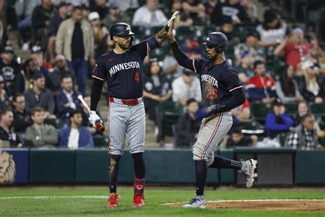Right Knee Puts Twins Byron Buxton Back On Injured List Brock Stewart