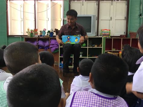 วันพฤหัสบดีท โรงเรียนวัดศรีสัจจาวาส Wadsrisatjawat School