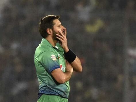 Shahid Afridi Trolled By English Cricketer Pakistan Fans Hit Back