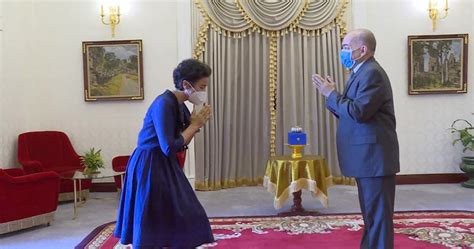 ព្រះករុណាព្រះមហាក្សត្រ និងសម្តេចព្រះមហាក្សត្រី ព្រះរាជានុញ្ញាតឱ្យលោកជំទាវឯកអគ្គរដ្ឋទូតបារាំង