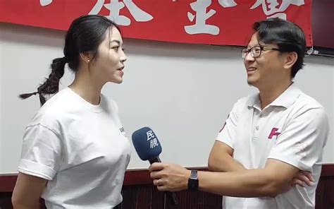 领英上的謝警鋐 民視主播 劉芳慈 中秋節公益慈善活動！ 愛老人華山 主播 劉芳慈