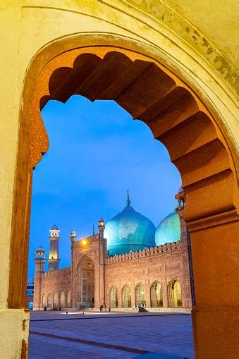 Photo Libre De Droit De Prise De Vue À Angle Bas De La Mosquée Badshahi