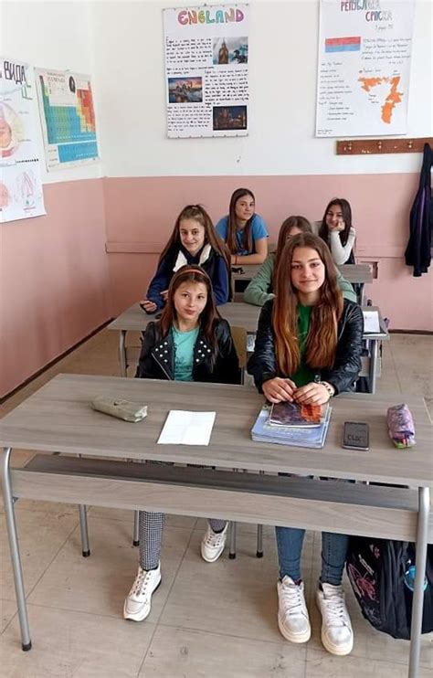 Нове клупе и столице за ученике основне школе у Пилици Infobirač