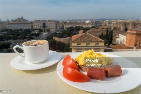 토마토 소시지 스크램블 계란 커피와 함께 건강 한 아침 식사 0명에 대한 스톡 사진 및 기타 이미지 0명 가득 찬 고기