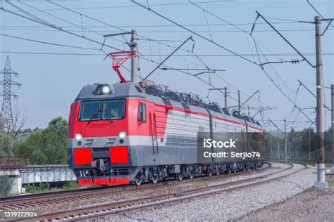 화물 현대 전기 기관차 Approches 화물 열차에 대한 스톡 사진 및 기타 이미지 화물 열차 모던 양식 0명 Istock