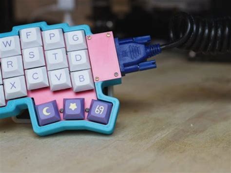 Joe Scottos Split Keyboard Gets Away With Just One Microcontroller Thanks To A Vga