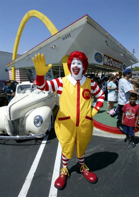 Ronald Mcdonald Makeover Mcdonalds Unveils Sleeker Selfie Taking