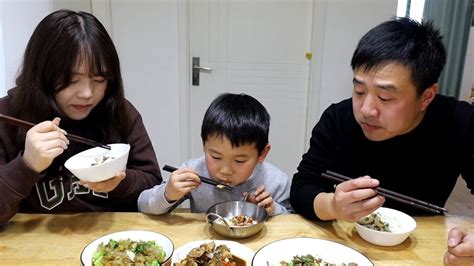 三口之家的午餐分享：干烧鳜鱼、小炒猪肝、拌海蜇 Youtube