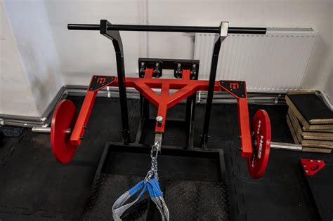 Belt Squat Machine • Sklep Crossfit • Sprzęt Fitness • Hammer Tech