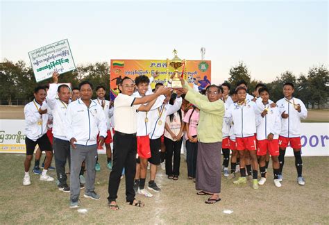 ၇၈ နှစ်မြောက် ပြည်ထောင်စုနေ့အထိမ်းအမှတ် တပ်ကုန်းမြို့၌ မြို့နယ်စီမံအုပ်ချုပ်ရေးအဖွဲ့ဥက္ကဋ္ဌဖလား