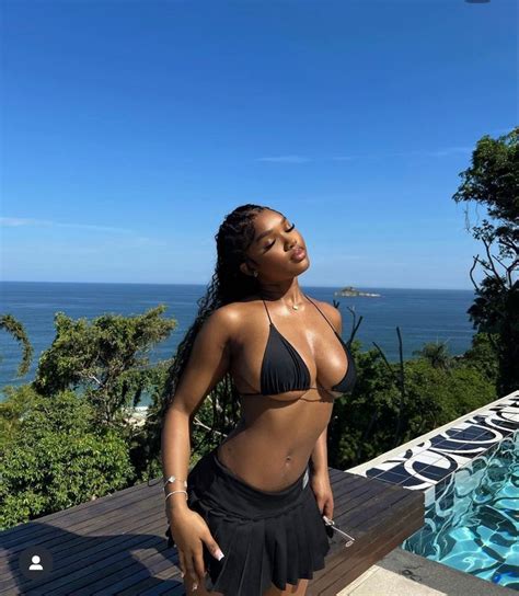 Pin By Naelsy Young On Scorpio Rising Instagram Pose Instagram Photo