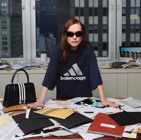 Balenciaga Retire Sa Pub Controversée Avec Des Enfants à Nounours Bdsm