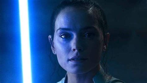 Reys Lightsaber Explained From Star Wars The Rise Of Skywalker