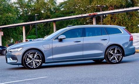 Volvo V60 T8 Recharge Ultimate Bright Plug Inhybrid มือสอง Ennxo