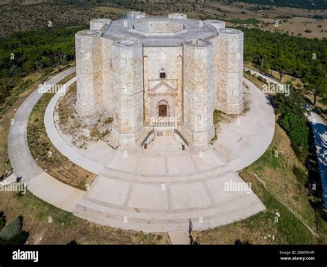 Castel Del Monte Puglia Hi Res Stock Photography And Images Alamy