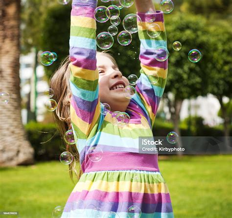 게임하기 비누로 비눗방울 4 5세에 대한 스톡 사진 및 기타 이미지 4 5세 귀여운 기포 Istock