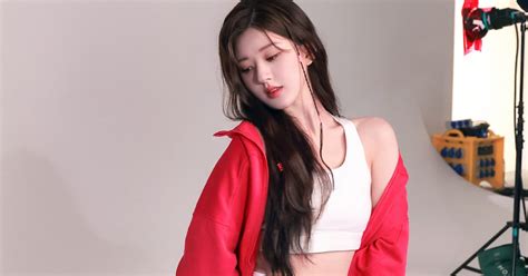 China Entertainment News Zhao Lusi Poses For Photo Shoot