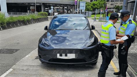警全港放蛇打擊白牌車拉19男 其中一人涉毒後駕駛 據悉主要針對uber 星島日報
