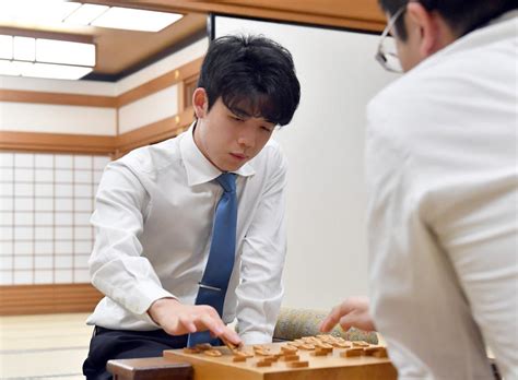 菅井竜也八段との対局に勝ち、感想戦に臨む藤井聡太七｜将棋・ヒューリック杯棋聖戦準決 写真11｜産経ニュース