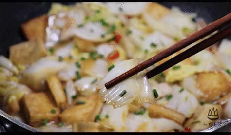 白菜炖豆腐先炒白菜还是先炖豆腐这么做才最好吃汤都不剩 知乎