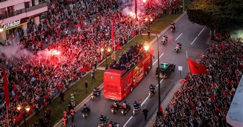 شاهد عودة منتخب المغرب إلى بلاده بعد كتابة التاريخ في كأس العالم 2022