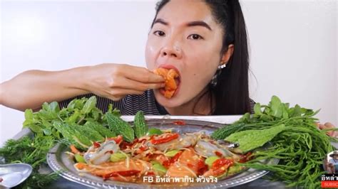 【泰国吃播】生虾三文鱼沙拉 想来一口！（中文字幕） Youtube