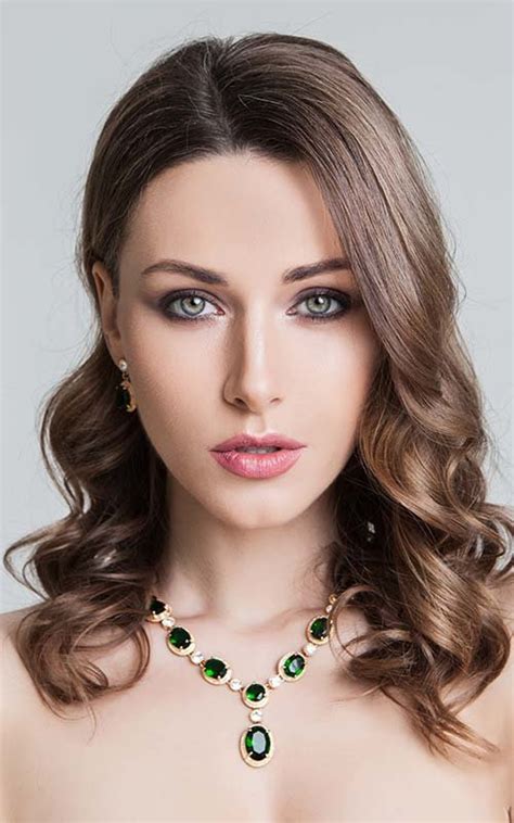 Makeup Ideas For Sage Green Dress