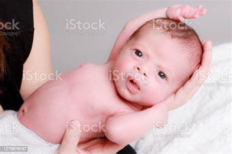 평화롭게 자는 신생아 1개월에 대한 스톡 사진 및 기타 이미지 1개월 고요한 장면 귀여운 Istock