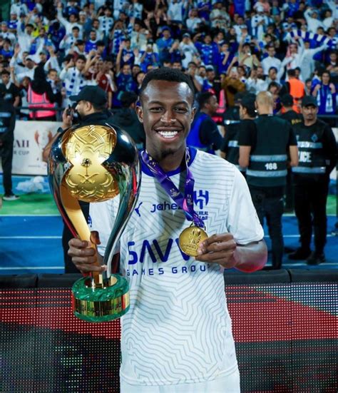 أول لاعب سعودي في الدوري الإيطالي سعود عبدالحميد ينضم إلى فريق روما
