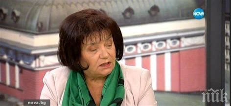 СКАНДАЛ Родители искат оставката на Янка Такева Информационна агенция ПИК