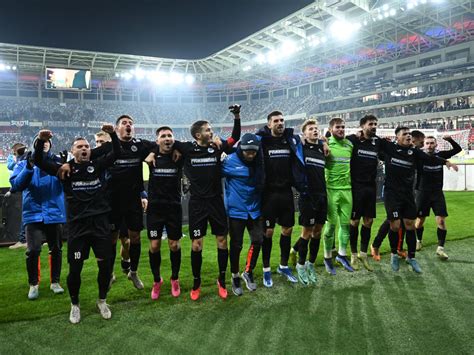 LIGA 2 CASA PARIURILOR Corvinul Hunedoara Pe Podiumul Nou