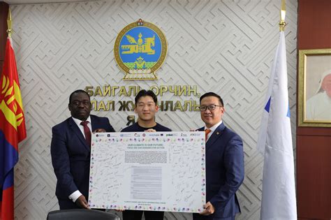 Unicef Mongolia English Below НҮБ ын Хүүхдийн Сан нь Facebook