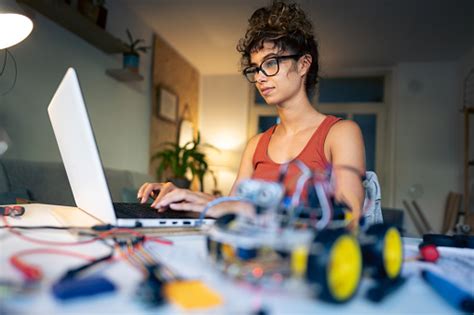 Female Programmer Using Opensource Hardware And Software Software Platform To Improve Her