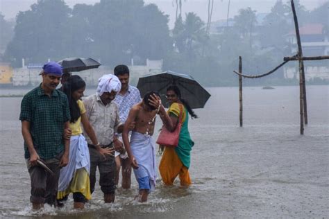 Kerala Weather Schools Colleges Closed In These Districts After Heavy