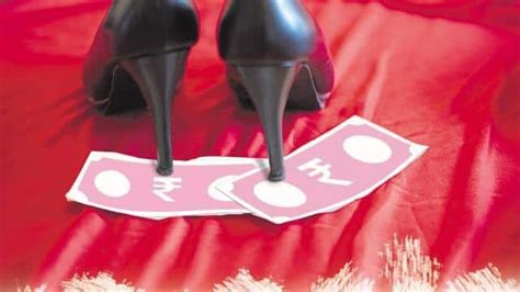 Online Sex Racket Gang Busted In Bihar Accused Wife Traps Girls In Trains And Buses ऑनलाइन