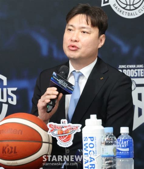 [포토] 송영진 감독 Kt 매직 기대하세요