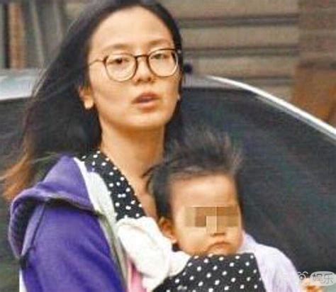 周渝民女儿照片曝光！浓眉大眼略带忧郁的神情神似仔仔