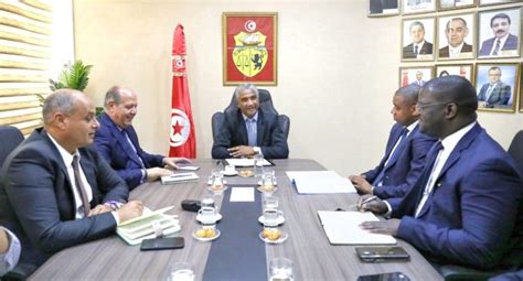 Kamel Déguiche reçoit une délégation de la FIFA et de la CAF African