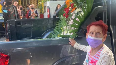 Duerme Con La Radio Encendida Para Enterarse Si Murió Un Famoso Y