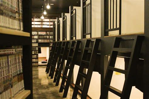 안녕 만화 지나가다 길에 노숙자처럼 널브러진 청년 발견 바로 고용주 찾아가 현란한 혓바닥 드리블로 떡실신 시키고 밀린 몇개월치 임금을 한큐에 해결해줌 청년이