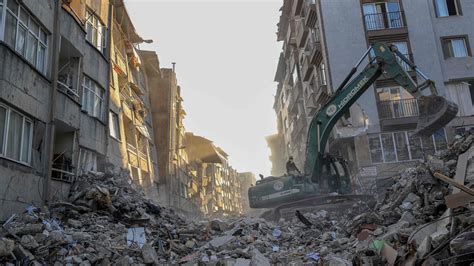 Erdbeben In Syrien Und Der Türkei Zahl Der Toten Steigt Auf Mehr Als