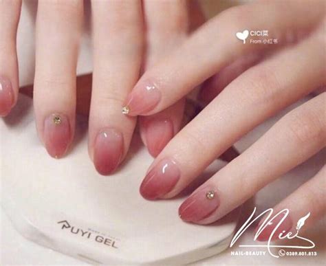 50 Mẫu Móng Tay Màu Hồng Thạch Cho đôi Tay Thêm Phần Nữ Tính