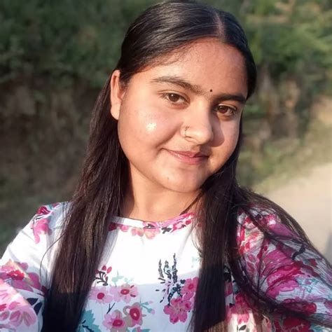 नैना चौहान 🍥 Naina98 • Threads Say More