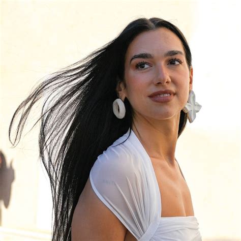 Dua Lipa Opte Pour Une Coiffure Très Populaire Des Années 2000 Elle
