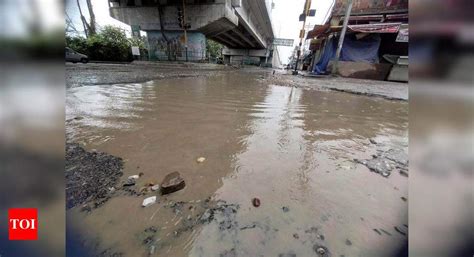 Red Alert Of Heavy Rain In Parts Of Uttarakhand 5 Killed In Rain