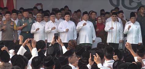 Menhan Prabowo Dampingi Jokowi Memimpin Apel Peringatan Hari Santri