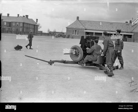 The British Army In The United Kingdom 1939 45 Royal Artillery Recruits Train On The 2 Pdr